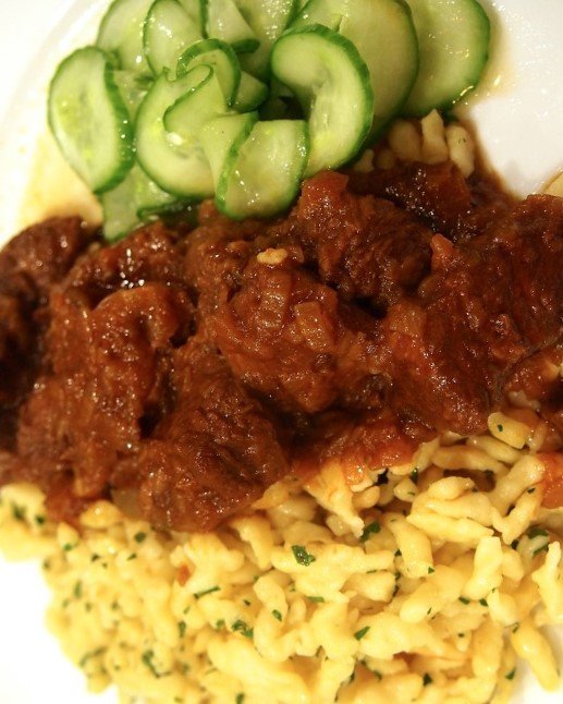 Authentic Hungarian Pörkölt Recipe: A Hearty Stew Guide